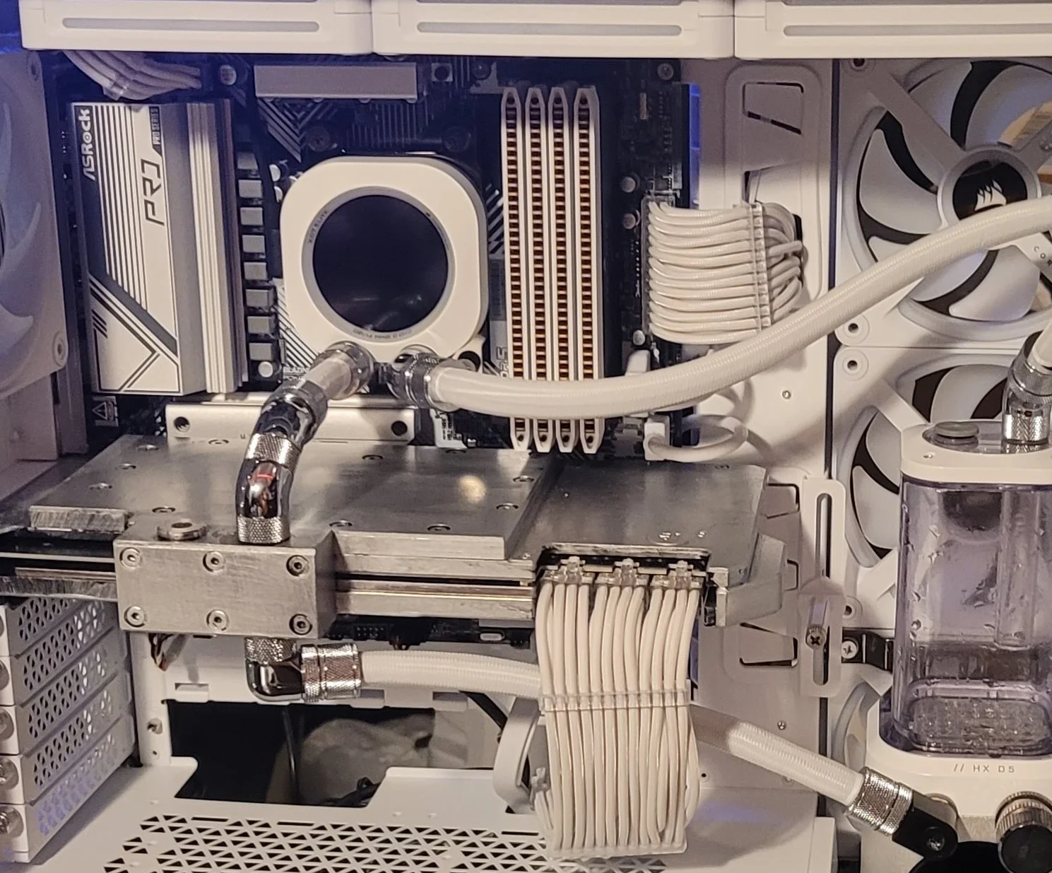 How to Use a 12V-2x6 to 8-pin Connection for an AMD Radeon GPU | CORSAIR