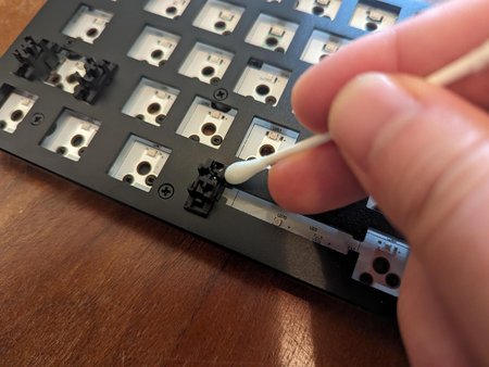 How to clean your keyboard and keycaps: A step by step guide | CORSAIR ...